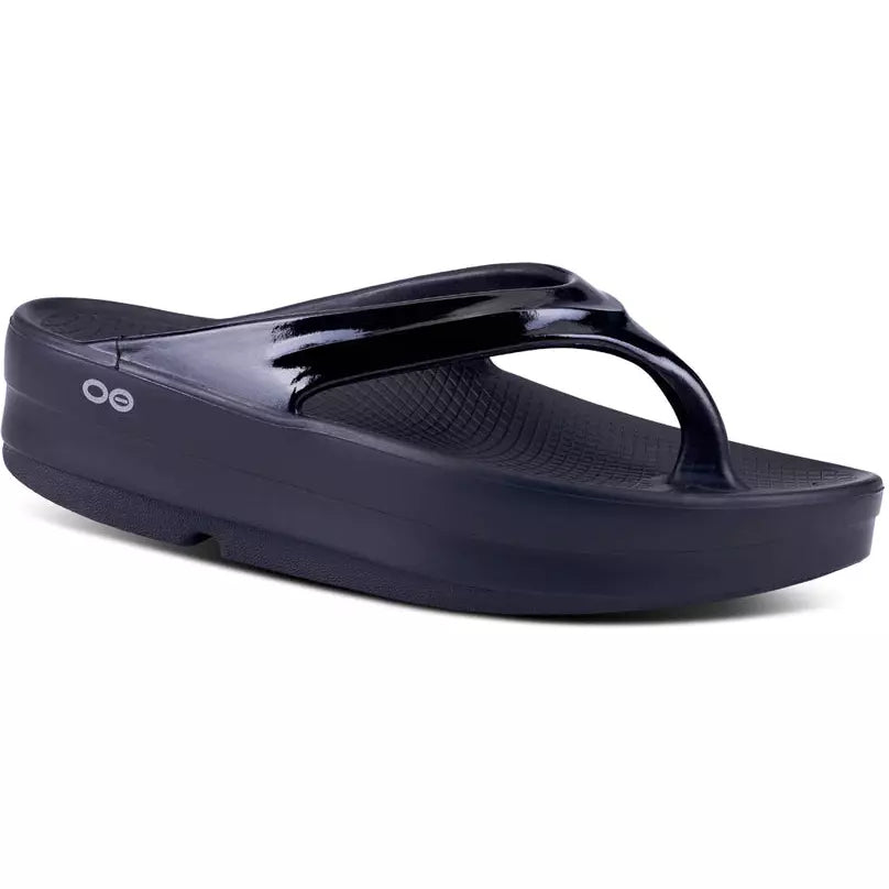 OOFOS OOMEGA OOLALA SANDAL | THICK SOLE RECOVERY SANDAL | DANFORM SHOES ...